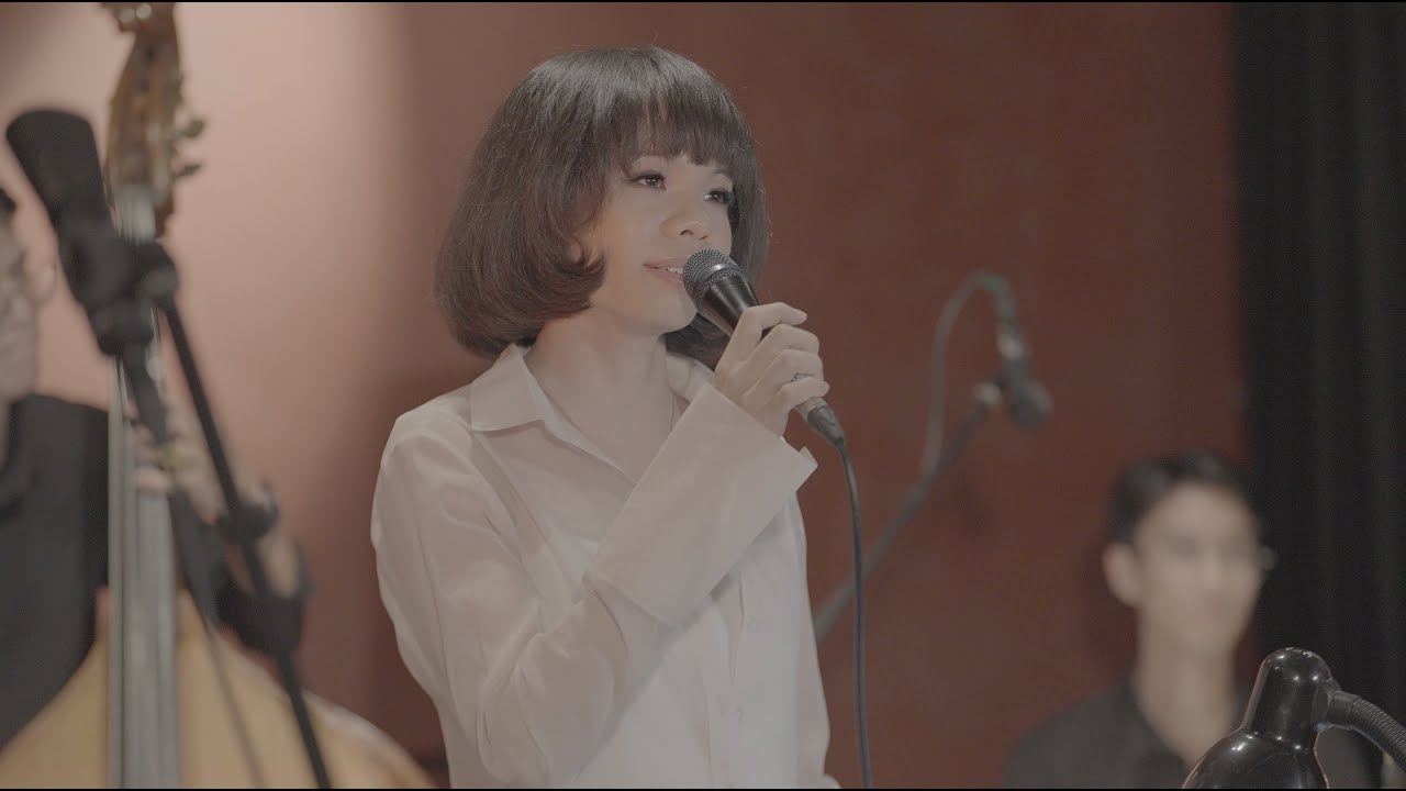 Dattie Do - The Tune I Wrote (live) - YouTube