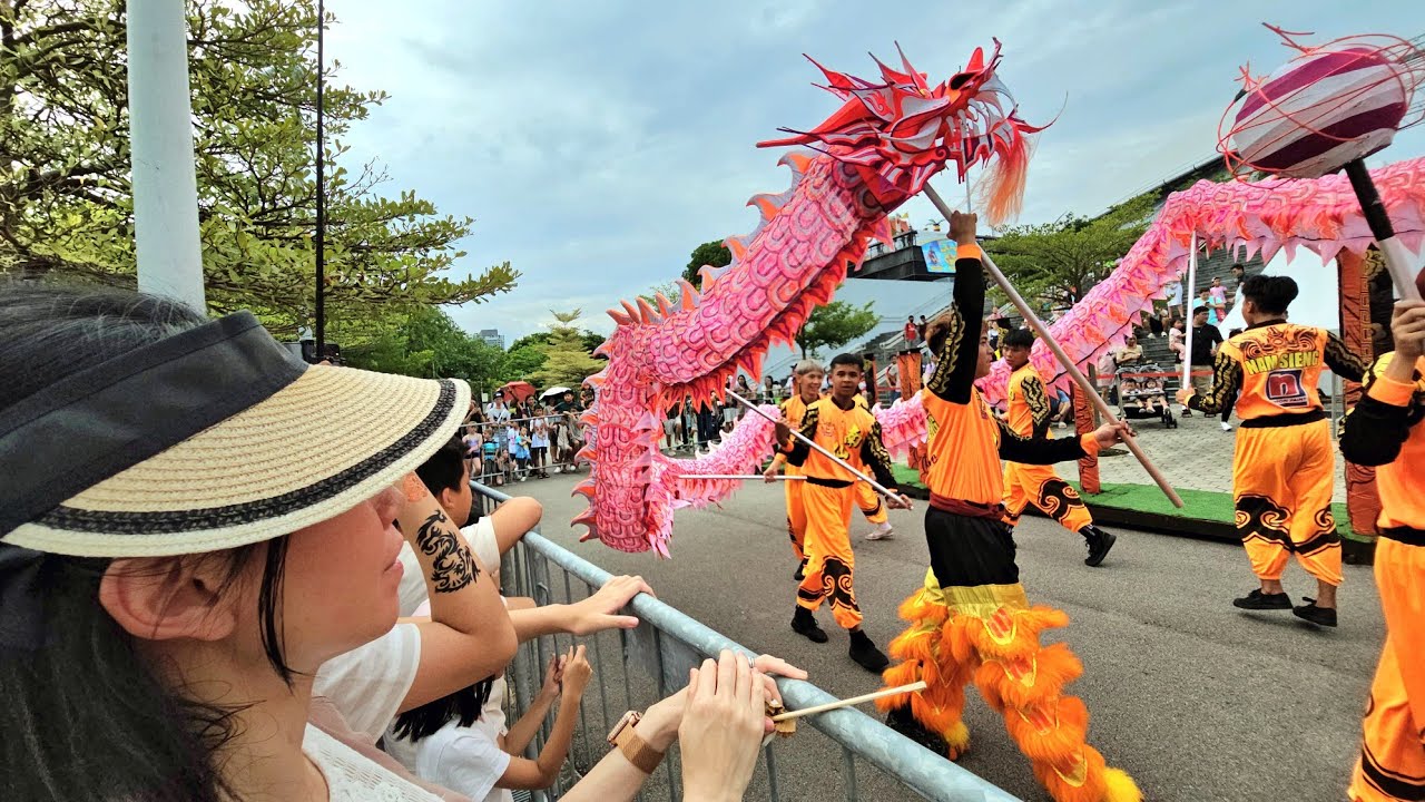 Dragon dance at 2024 Dragon boat festival - YouTube