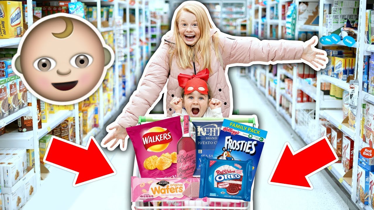 GROCERY SHOPPING CHALLENGE! *gender reveal edition* | Family Fizz - YouTube
