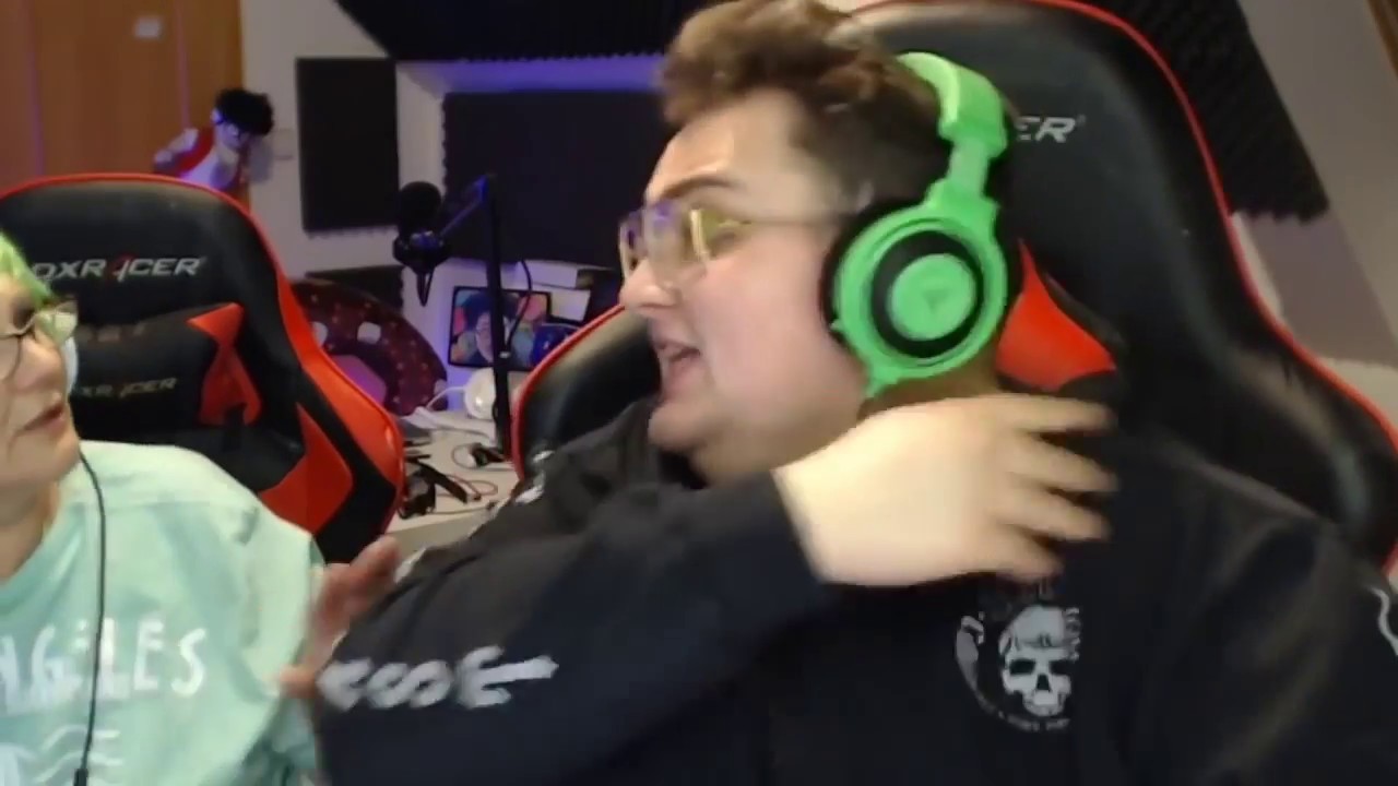 ODDSHOTS /FattyPillow,Jeho Mamka, ElitheCat (KÁRL FACKUJE MATKU) - YouTube