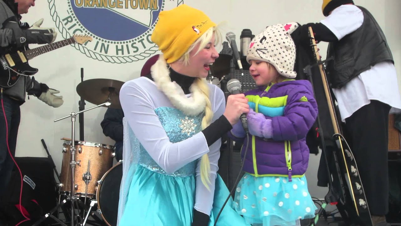Sammy Quinn as Elsa singing along with Khloe at The Penguin Plunge 2015 ...