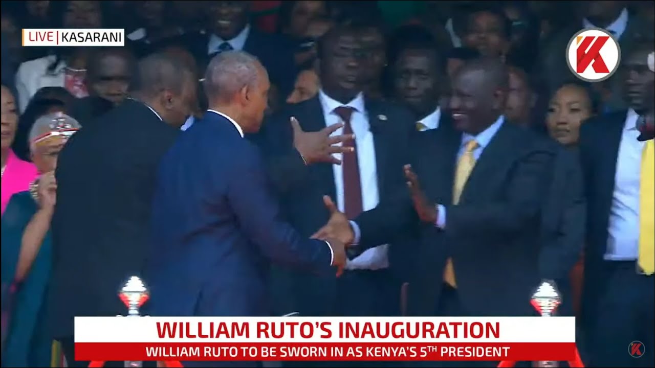 Crowd Erupts as Uhuru Kenyatta Shakes Hands With William Ruto at ...