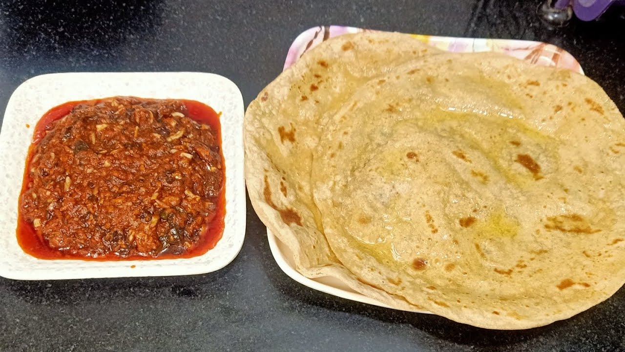 Rajasthan famous lashun mirchi chatni with loaded ghee roti 🫓 - YouTube