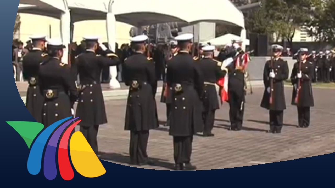 Se gradúan estudiantes de la Escuela Médico Naval | Noticias - YouTube