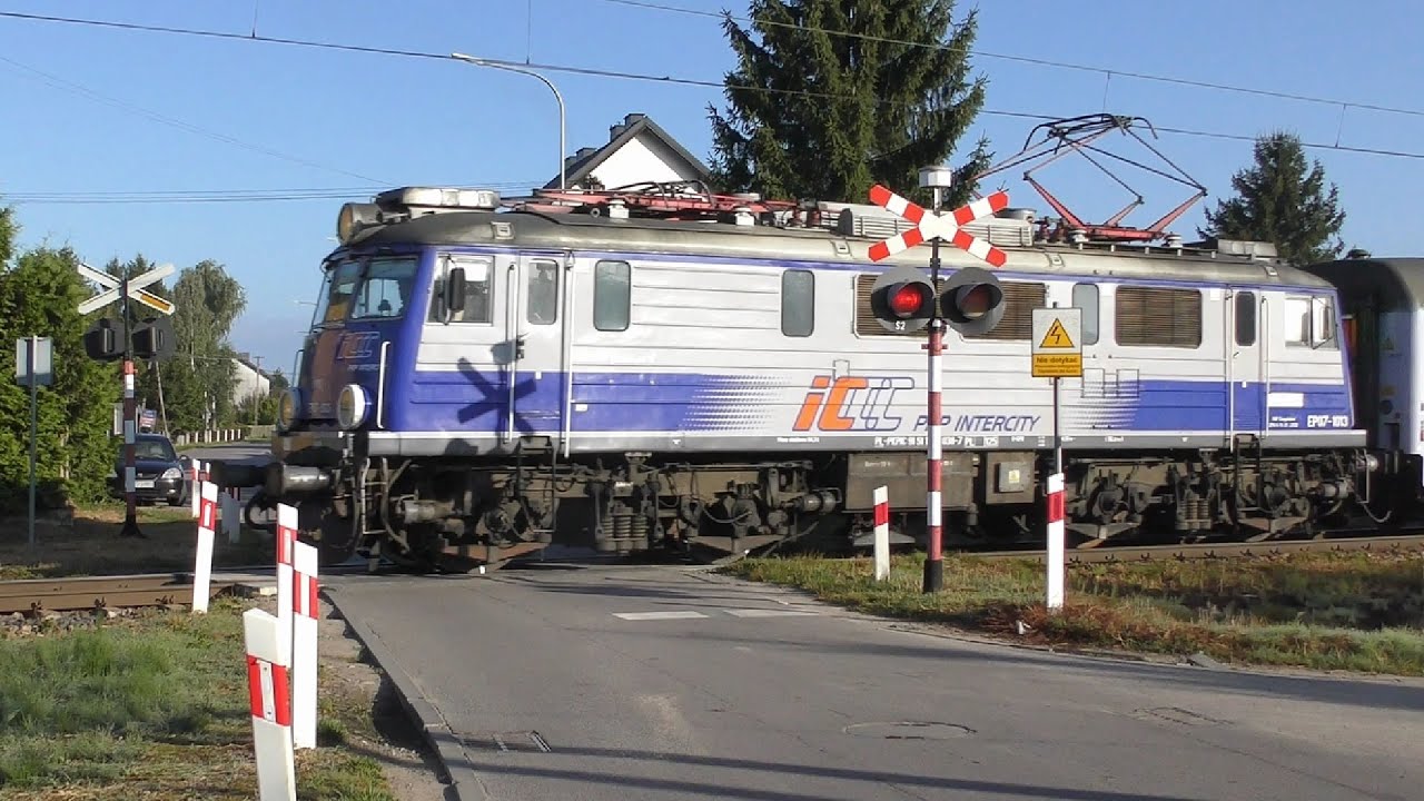 [4K] Przejazd kolejowy - Niekłonice | Polish railroad crossing - YouTube