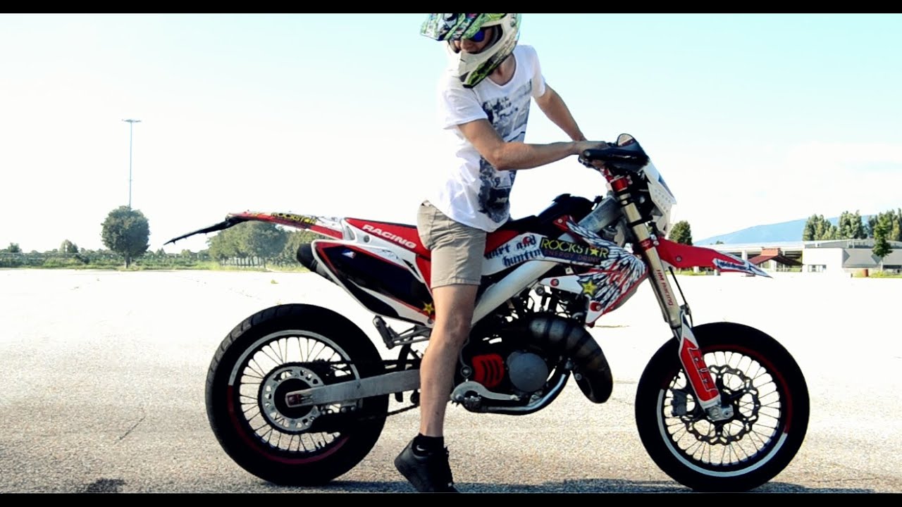 Hm HM 125 derapage BURNOUT 2T - YouTube