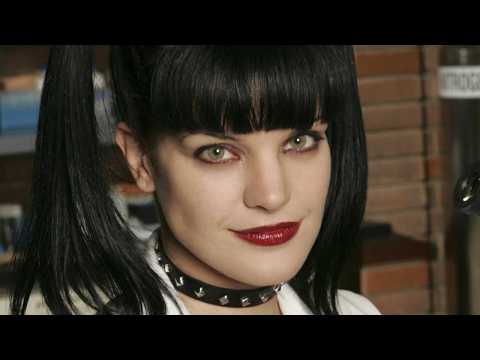SEXY PAULEY PERRETTE PHOTOS: Pantyhose, Stockings, Tights, Nylon, Heels, Mini Skirt