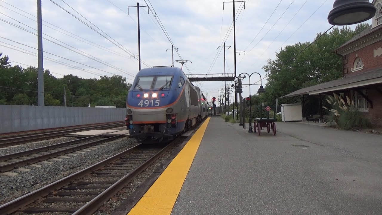 Fast MARC HHP-8 Has Arrived at the MARC Station - YouTube