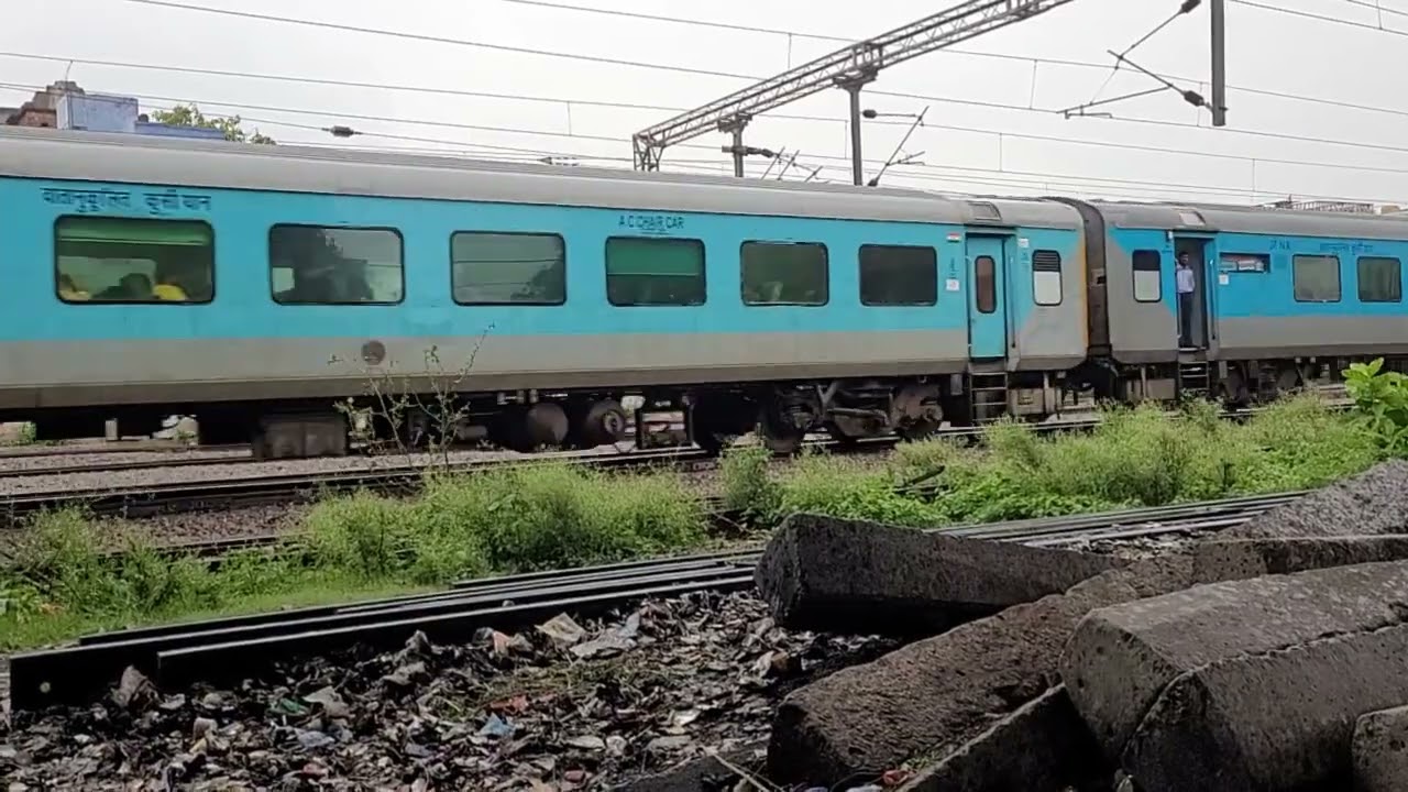 लखनऊ शताब्दी एक्सप्रेस | New Delhi Lucknow Shatabdi Express || 12004 ...