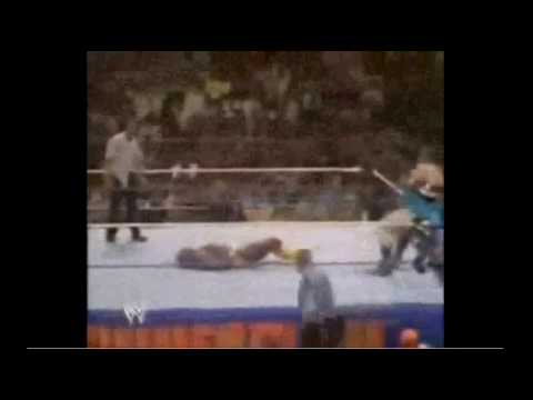 EarthQuake - EarthQuake - WWF Finisher - YouTube