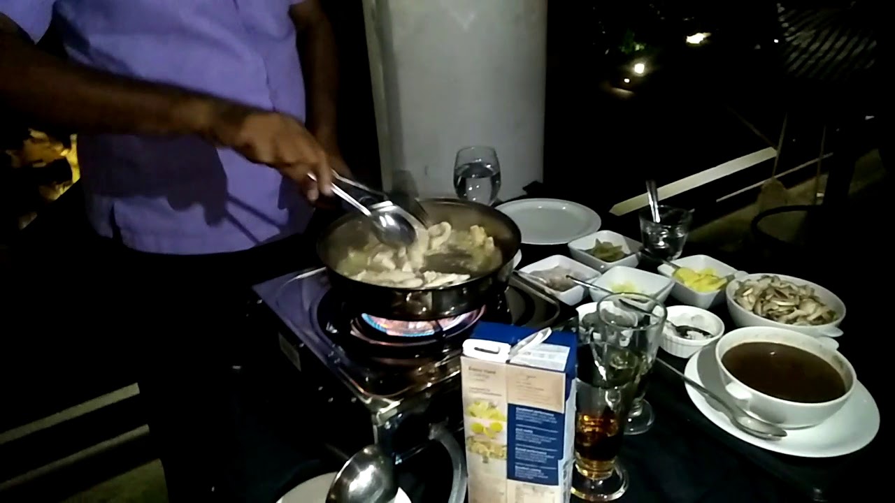 CHICKEN STROGANOFF FLAMBE - YouTube