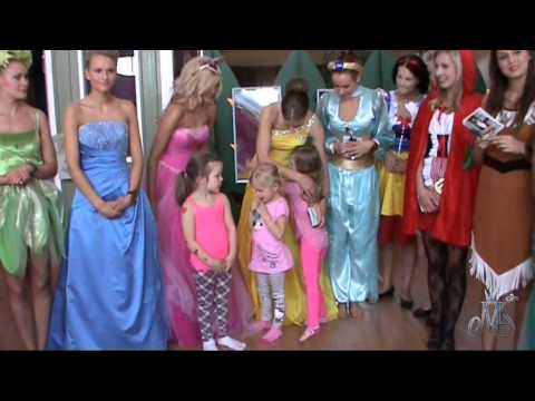 Miss Suomi 2014 - Salossa lasten kanssa