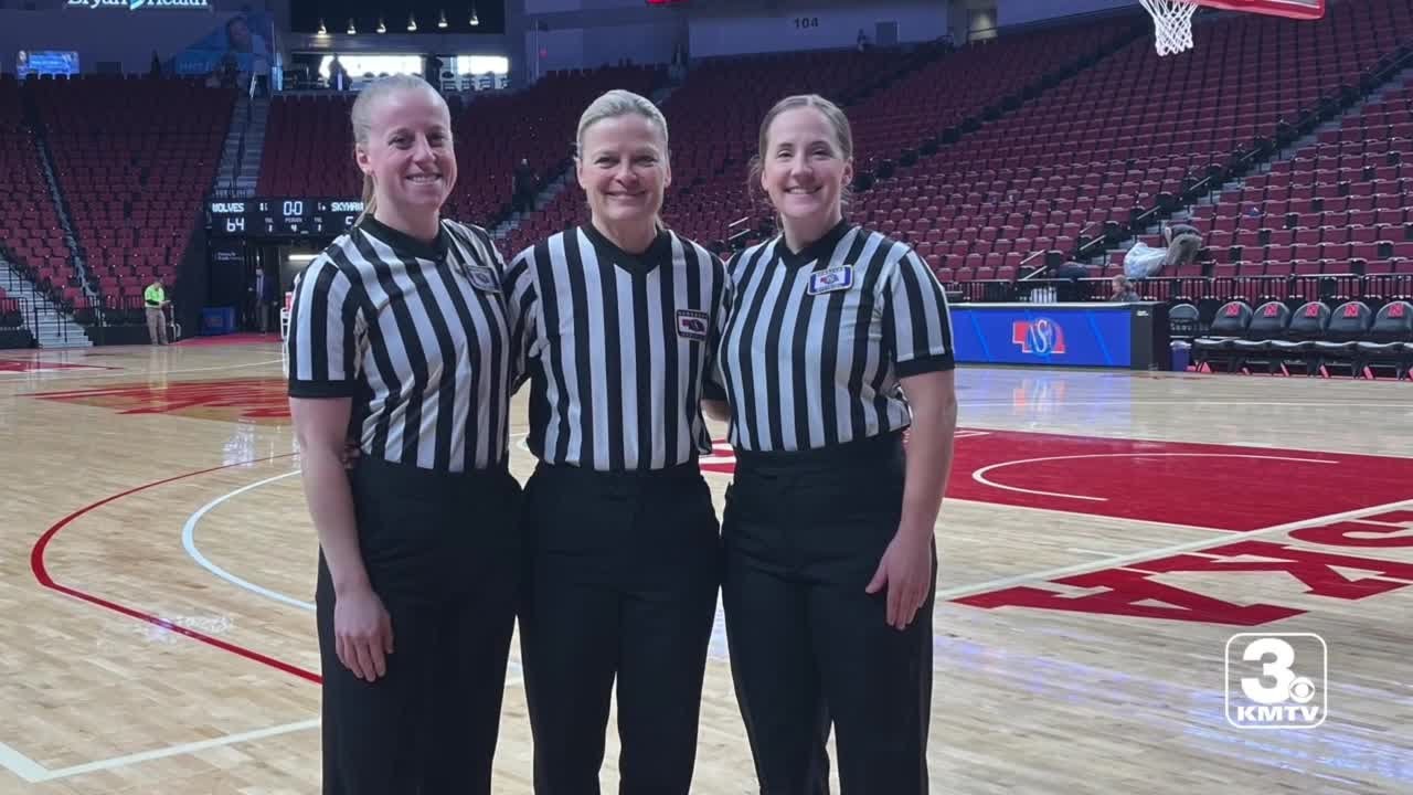 All-women ref crew thank women who came before - YouTube