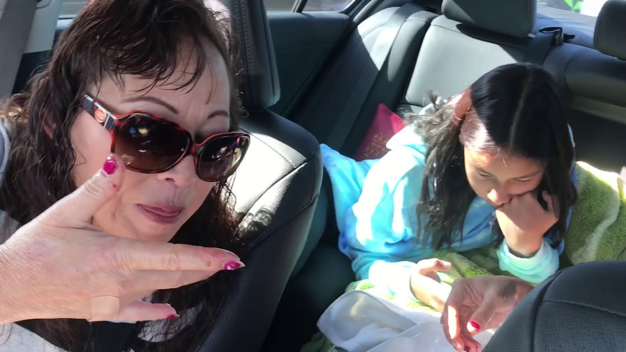 Villa 2232 - 2017-12-24 Lunch in the car. Persimmon leaves turning ...
