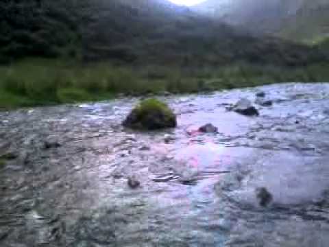 Scotland gold panning wanlockhead help - YouTube