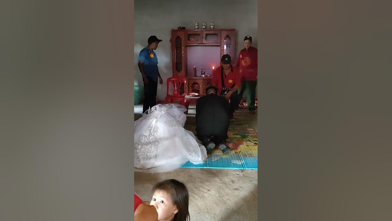 tus ntxhais thiab tus vauv pe niam pe txiv suav li kev cai txawv hmoob li os - YouTube