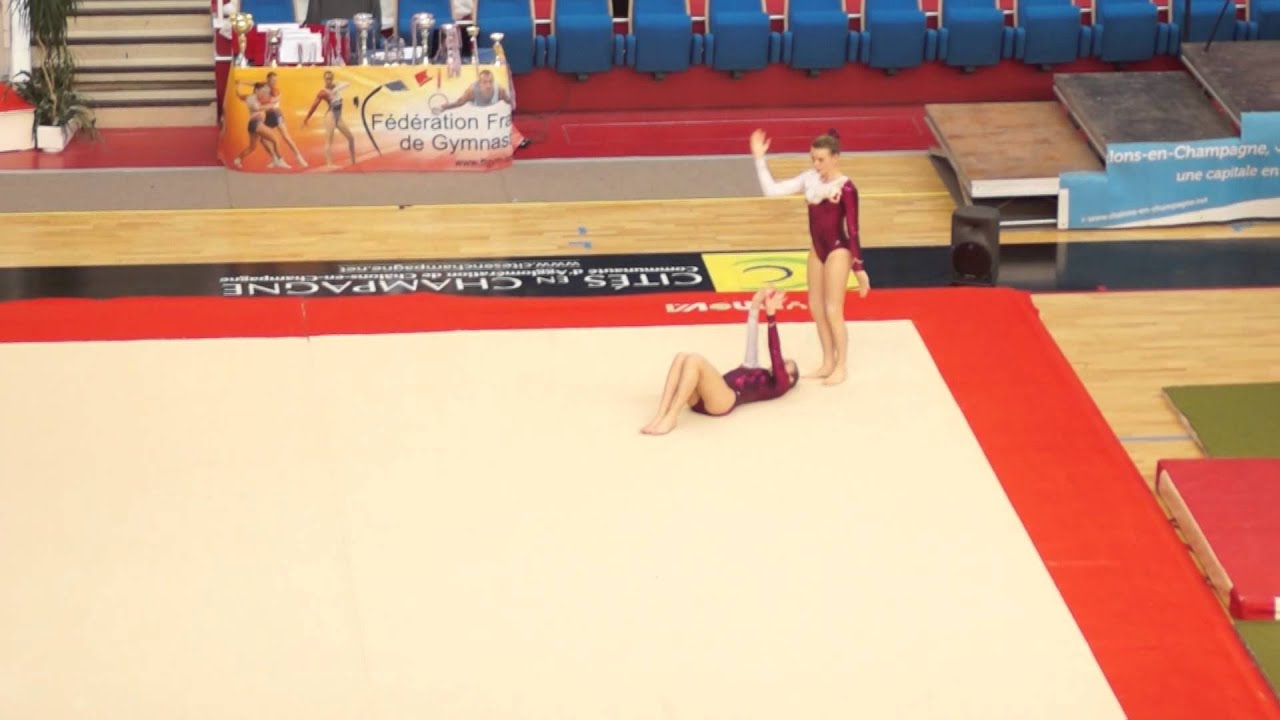 Gymnastique acrobatique duo decouverte 2 - YouTube