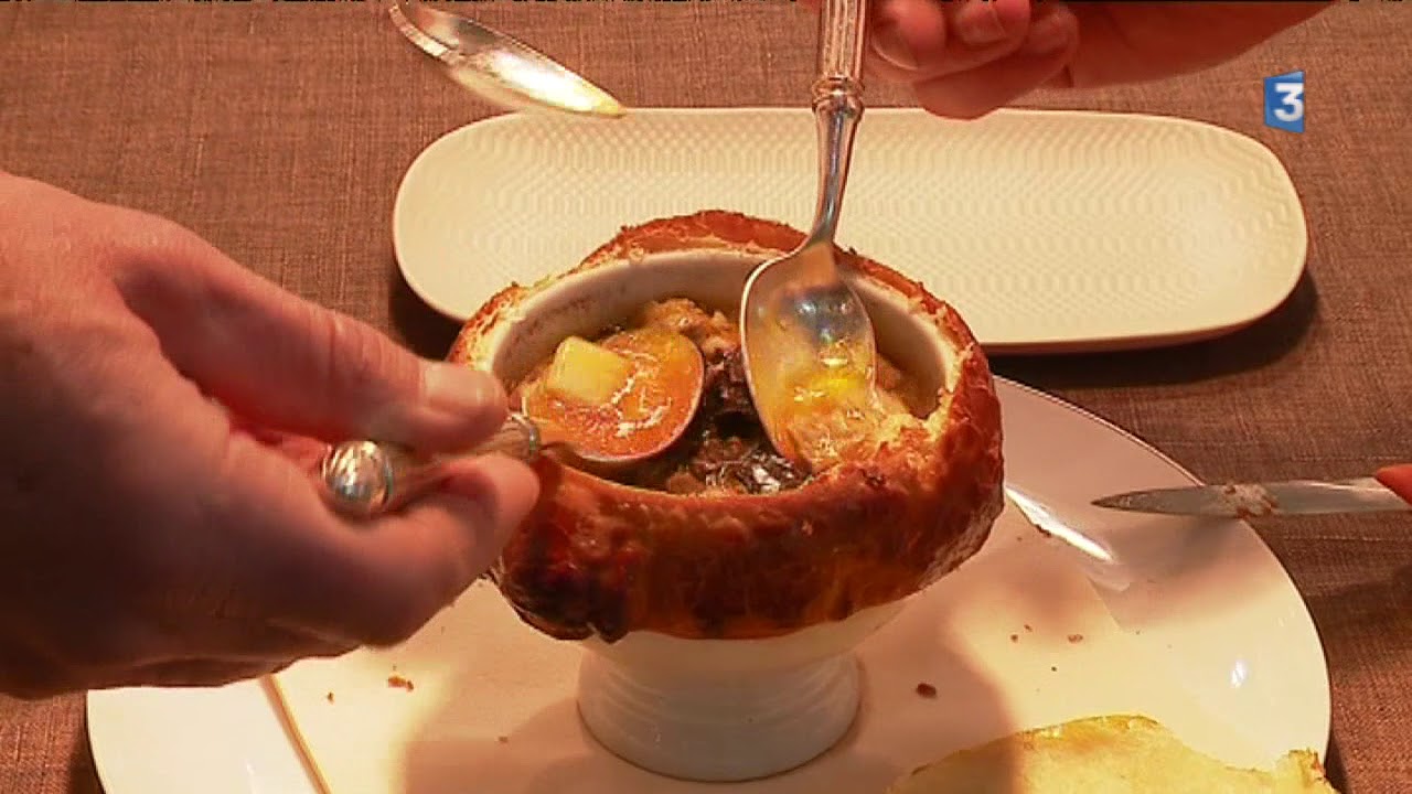 Hommage à Paul Bocuse : la soupe VGE en souvenir du grand chef - YouTube