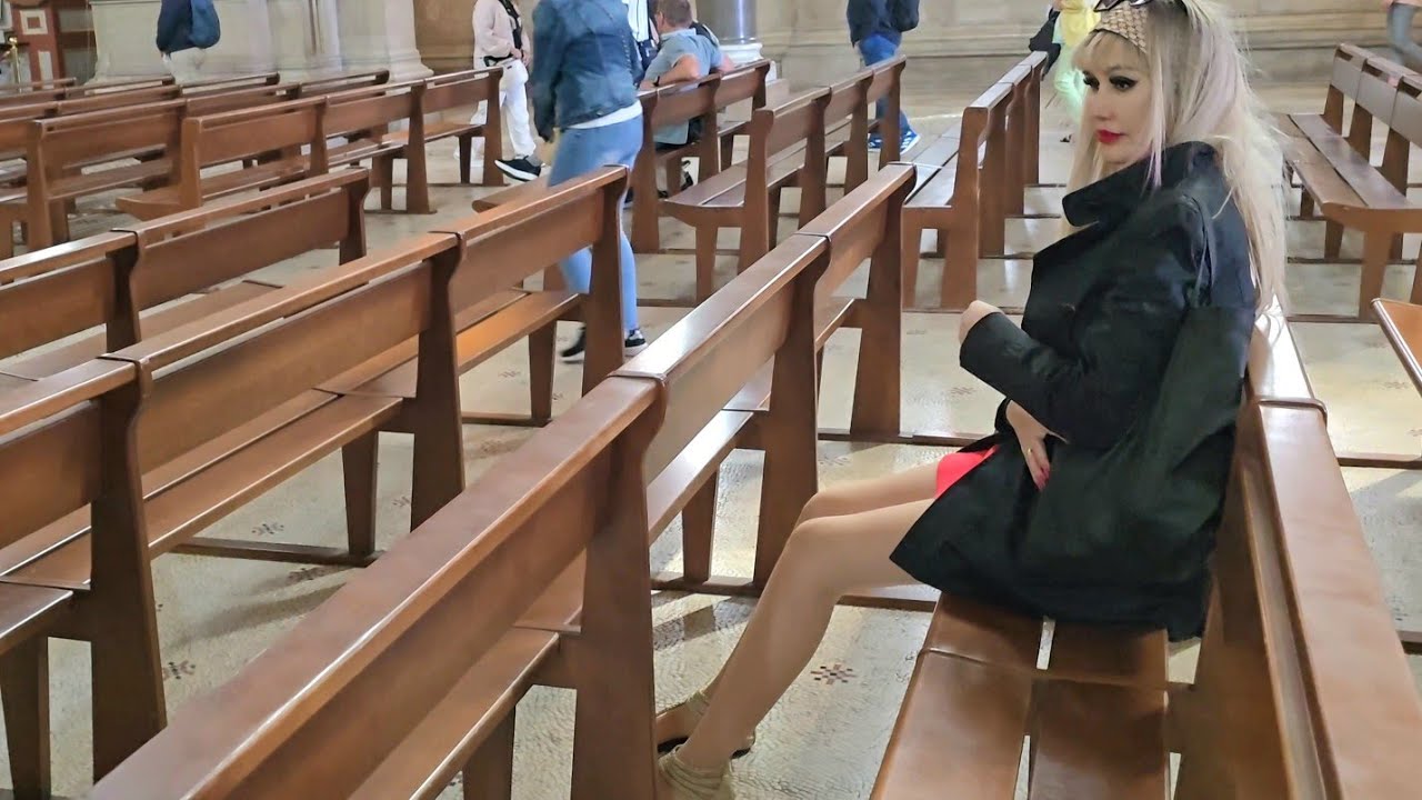 4k Granate styling walking in public, touristic sightseeing #Marseille ...