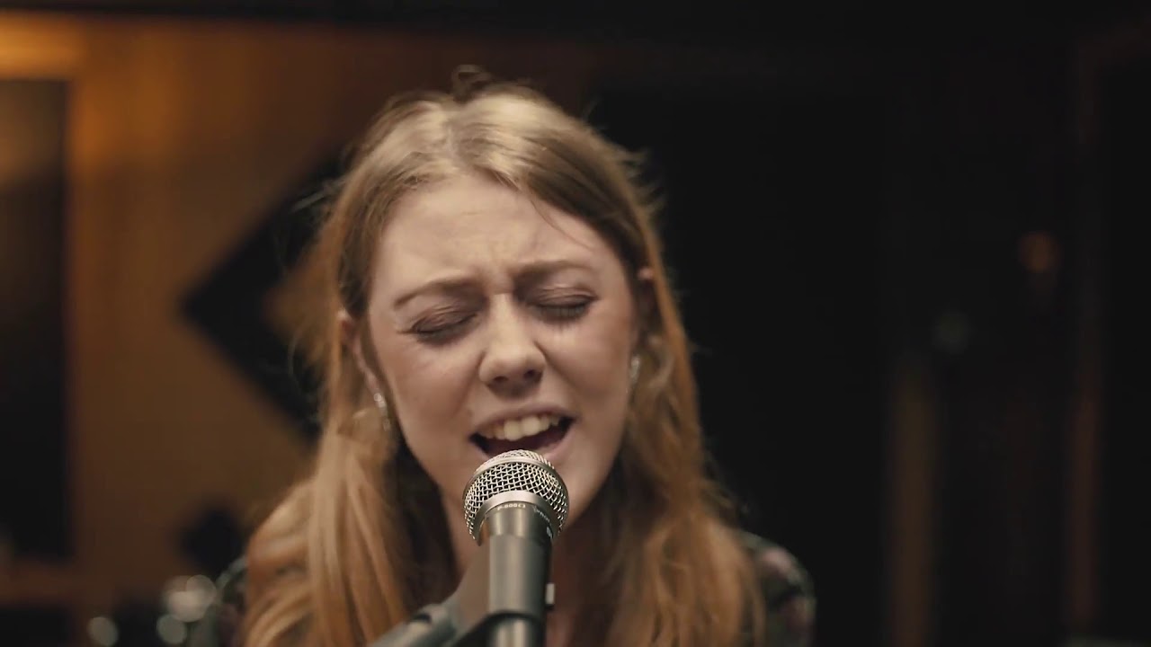 Chandelier Cover-Katie Wills Music - YouTube