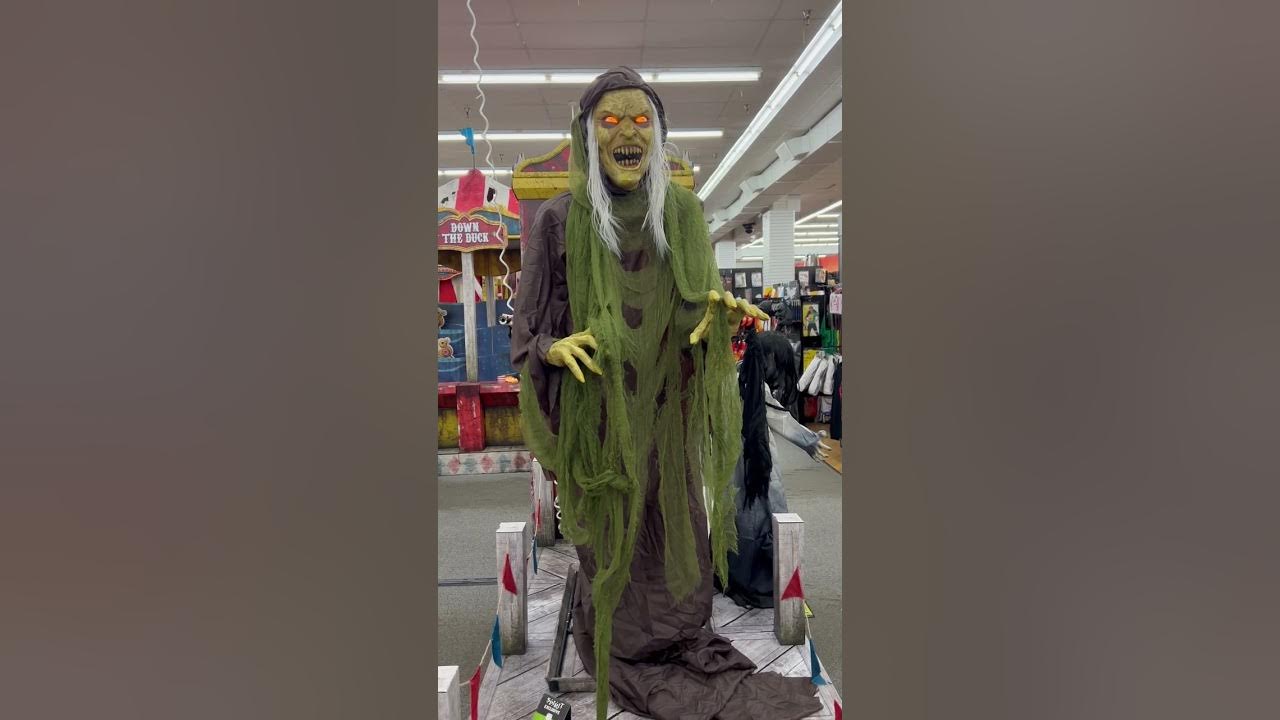 Spirit Halloween - Towering Tallulah Animatronic instore demo - YouTube