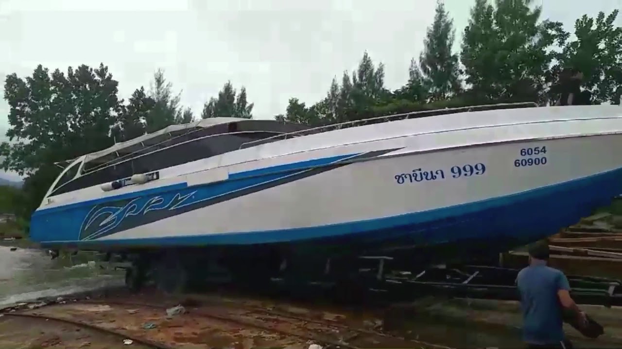 Speed boat on trailer - YouTube