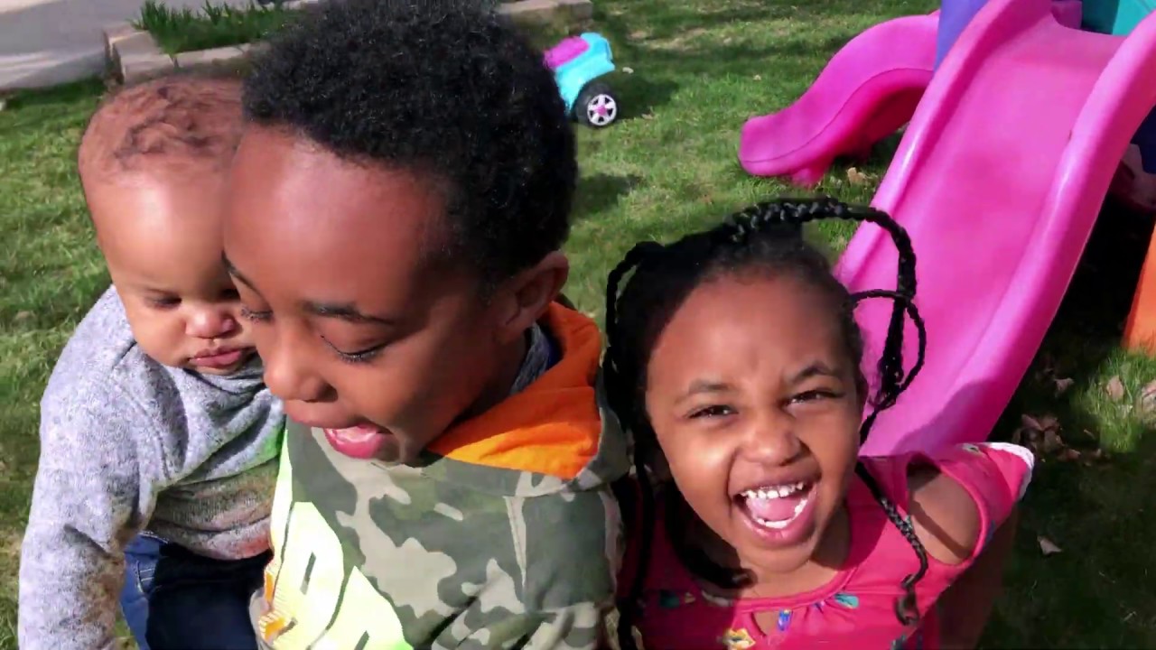 Iyaba and Irawa pretend play with ice cream truck. - YouTube