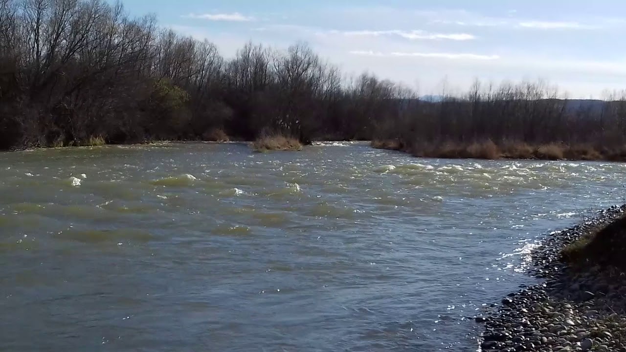 Se topește Retezatul. Râul Strei. - YouTube