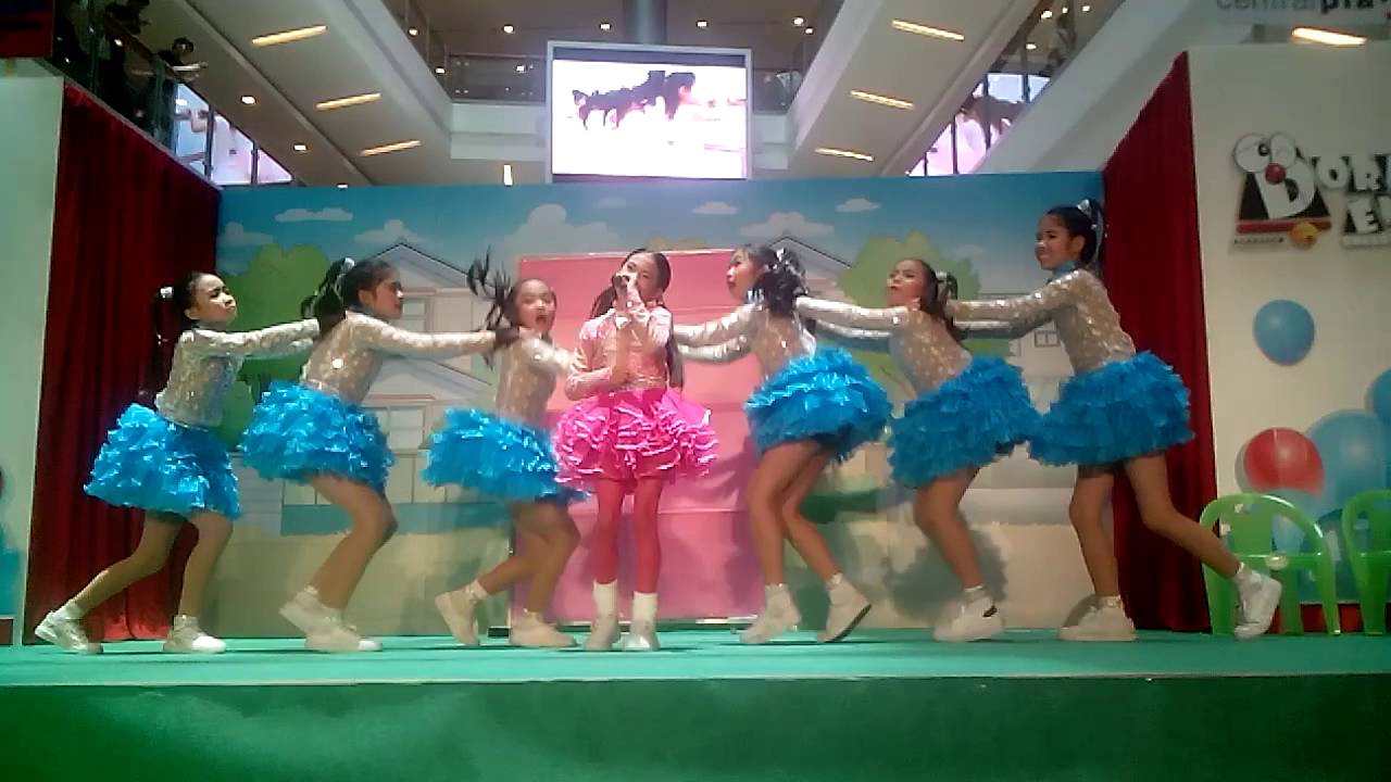 Doraemon singing & dancing 2016 กทม 6 รร.วัฒนพฤษา - YouTube