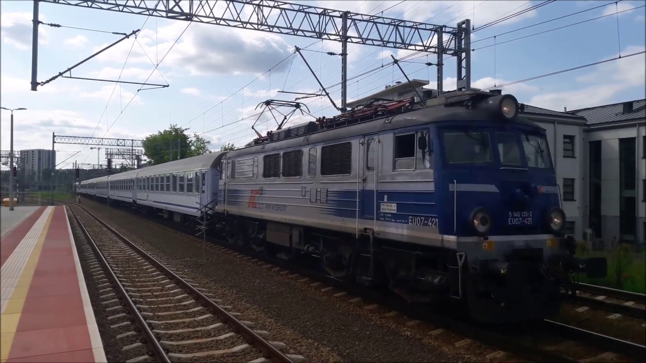Techniczny EU07-421 z TLK Wybrzeże oraz ET22-037 z węglarkami |Warszawa Gdańska| - YouTube