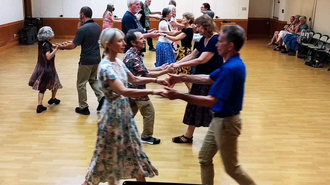 The Flying Sorceress • English Country Dance - YouTube