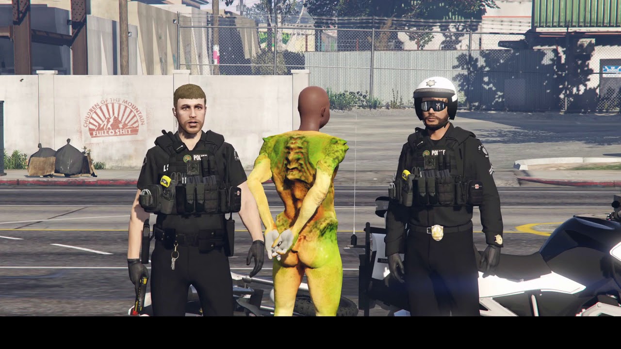 Man in Alien attempts to fight police (4/23) - YouTube