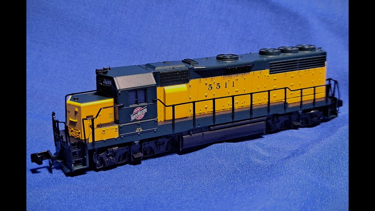 Atlas GP 40 Chicago & NW - YouTube