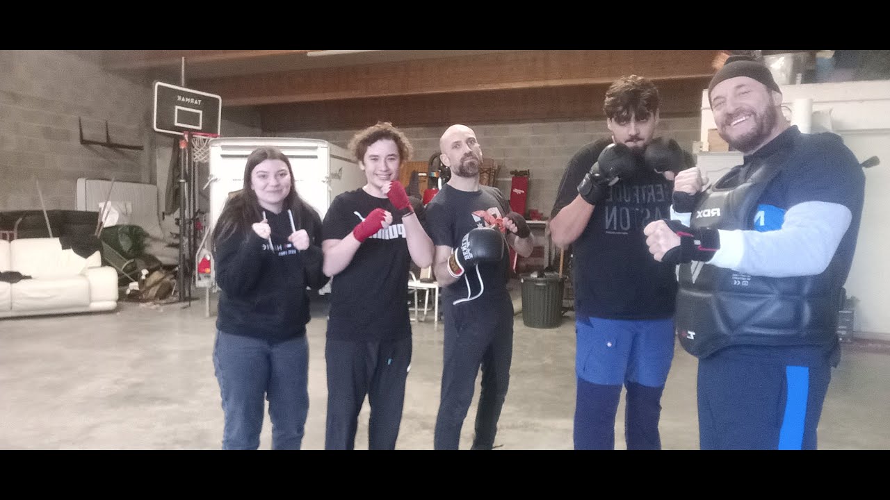 pareille exercice que Hugo avec Rémi uppercut crochet flanc et Hugo ...