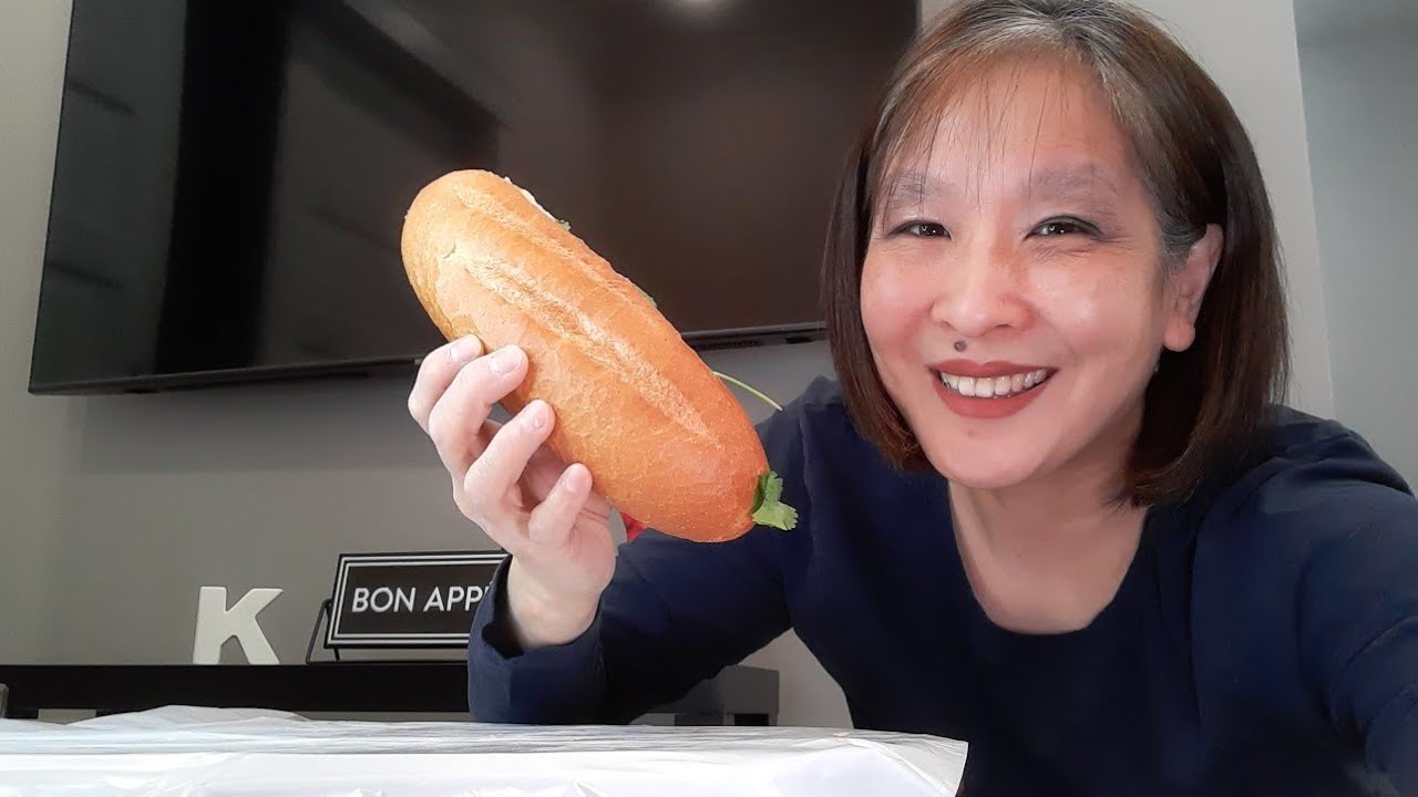 Wanna eat with me Wednesday?***ASMR/Mukbang-ish***Shredded chicken Bahn ...