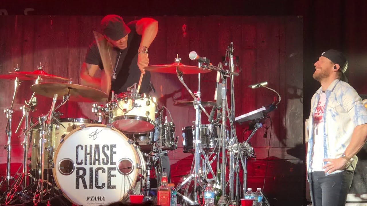 Jeremy Roberson Blindfolded Drum Solo - YouTube