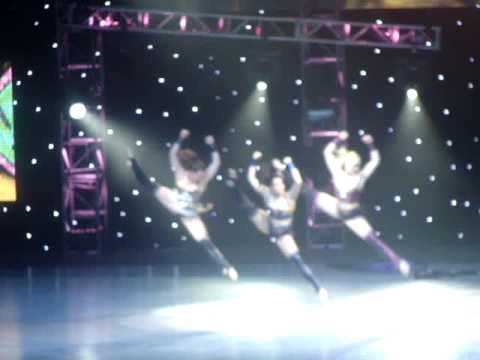 Top 3 girls Superhero Dance - YouTube