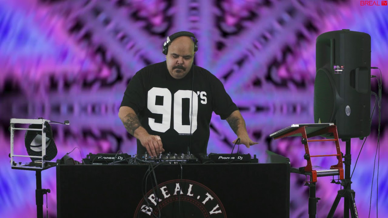 DJ Sneak Drops a set on the We Don't Smoke the Same Show (Breal TV ...