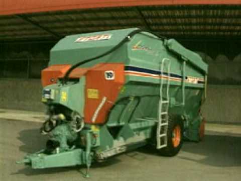 Labrador Storti horizontal mixer wagon - YouTube