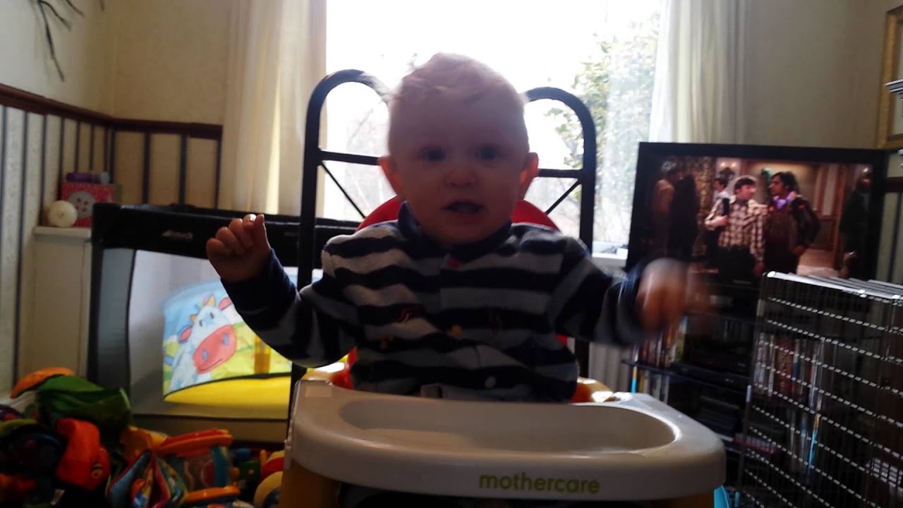 Baby waves hello - YouTube