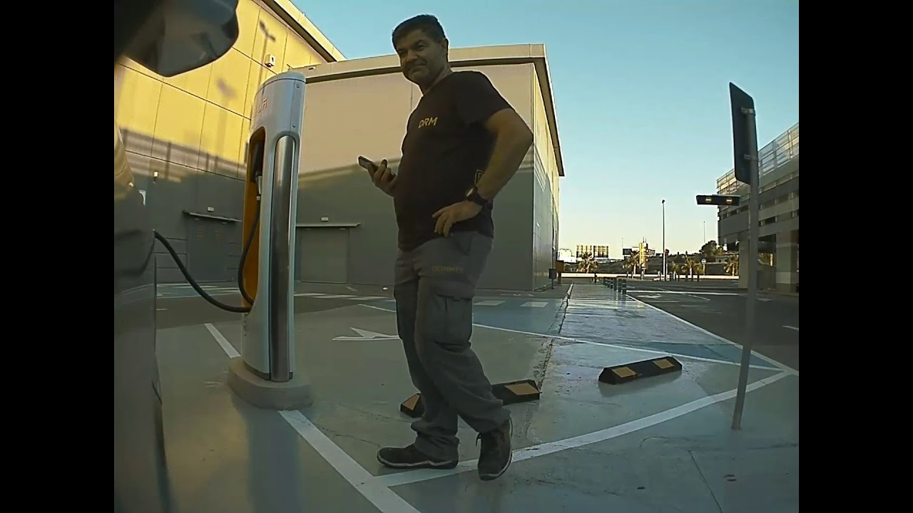 Tesla Model 3 gets positive feedback through Sentry - YouTube