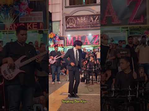 Jalan ditutup gara gara ini...Singkong Dan Keju - Ebadey Jackson ft Sentuhan Buskers di Jalan TAR ..