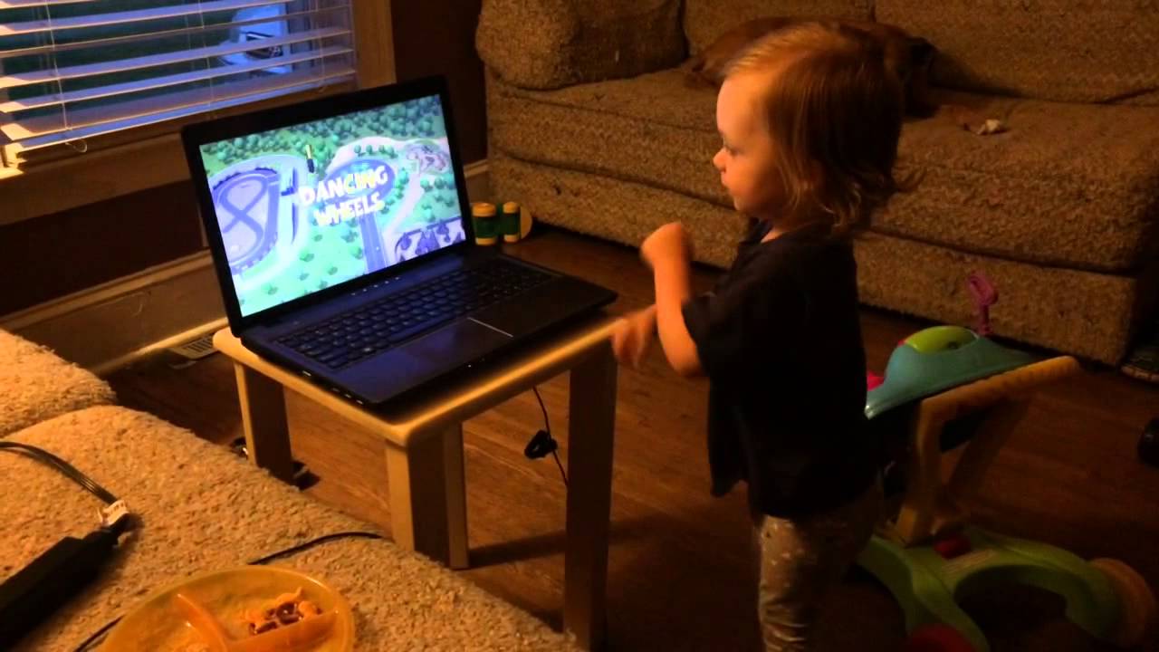 Dig dig!!! Dance!! 19 months - YouTube