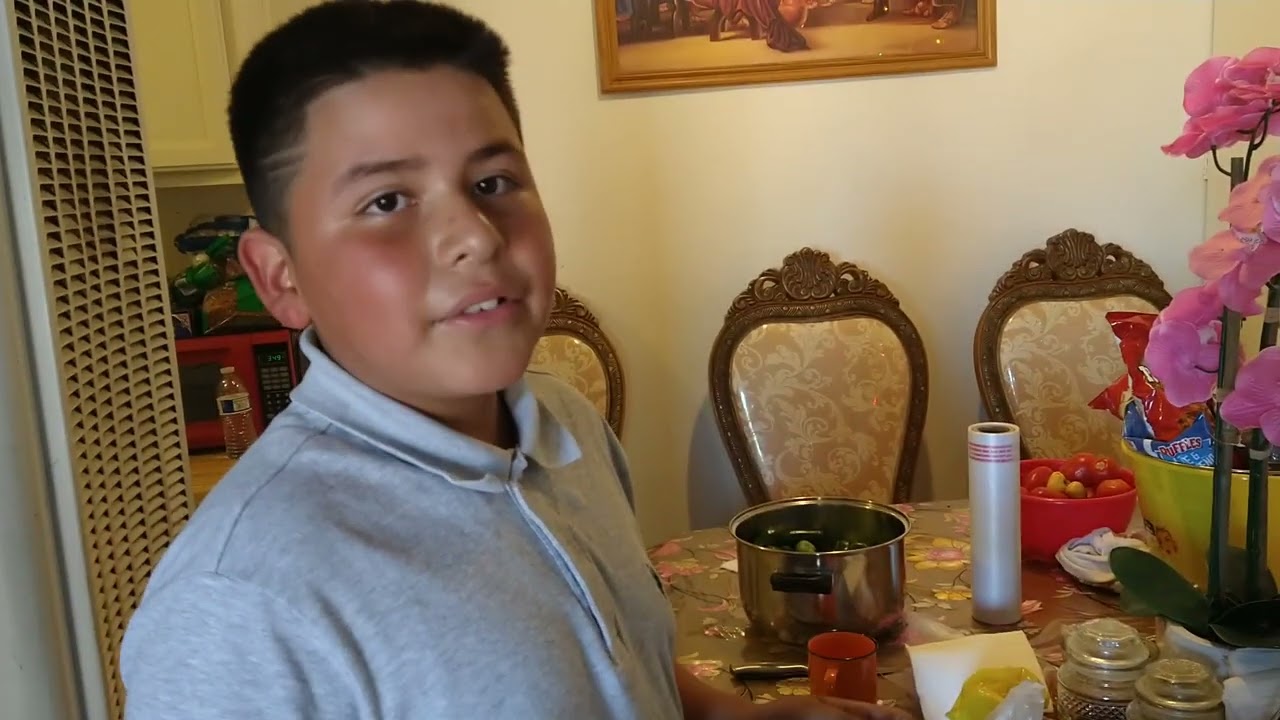 eating Pocky one chip challenge - YouTube