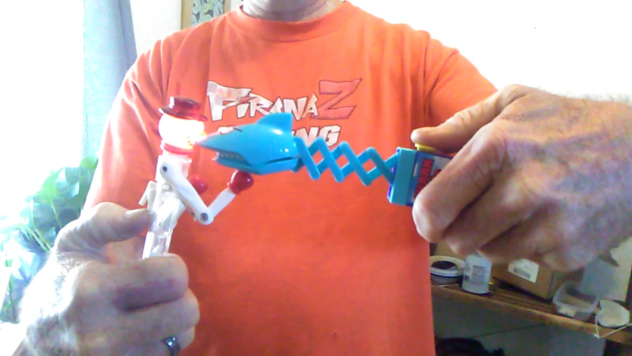 Snowman VS Baby Shark - YouTube