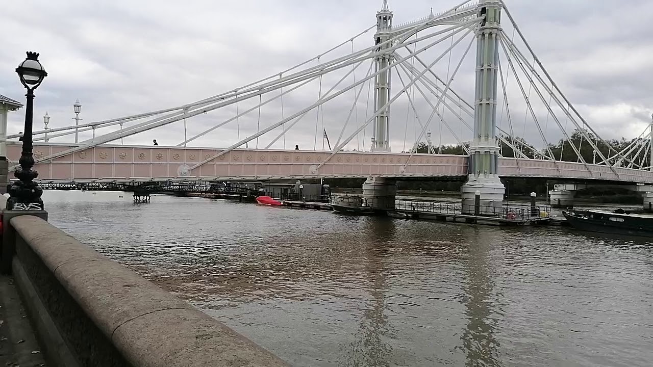 Wandsworth (Albert Bridge) (London) - YouTube
