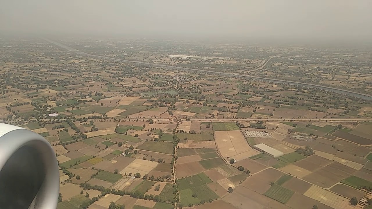 SpiceJet Landing at Ahmedabad airport - YouTube