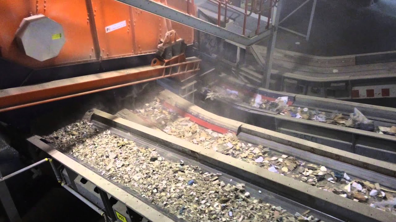 IFE Waste Screen SM2000x6000 3 fractions - YouTube