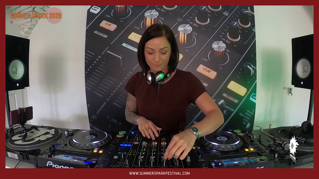 Tea Vuckovic LIVE at Summer Spark / ONLINE EDITION (09. 05. 2020) - YouTube