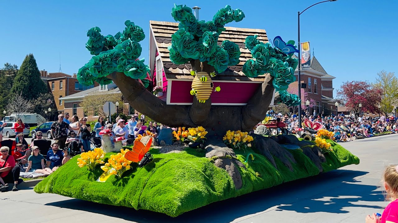 TULIP FESTIVAL/PARADE , PELLA IOWA - YouTube